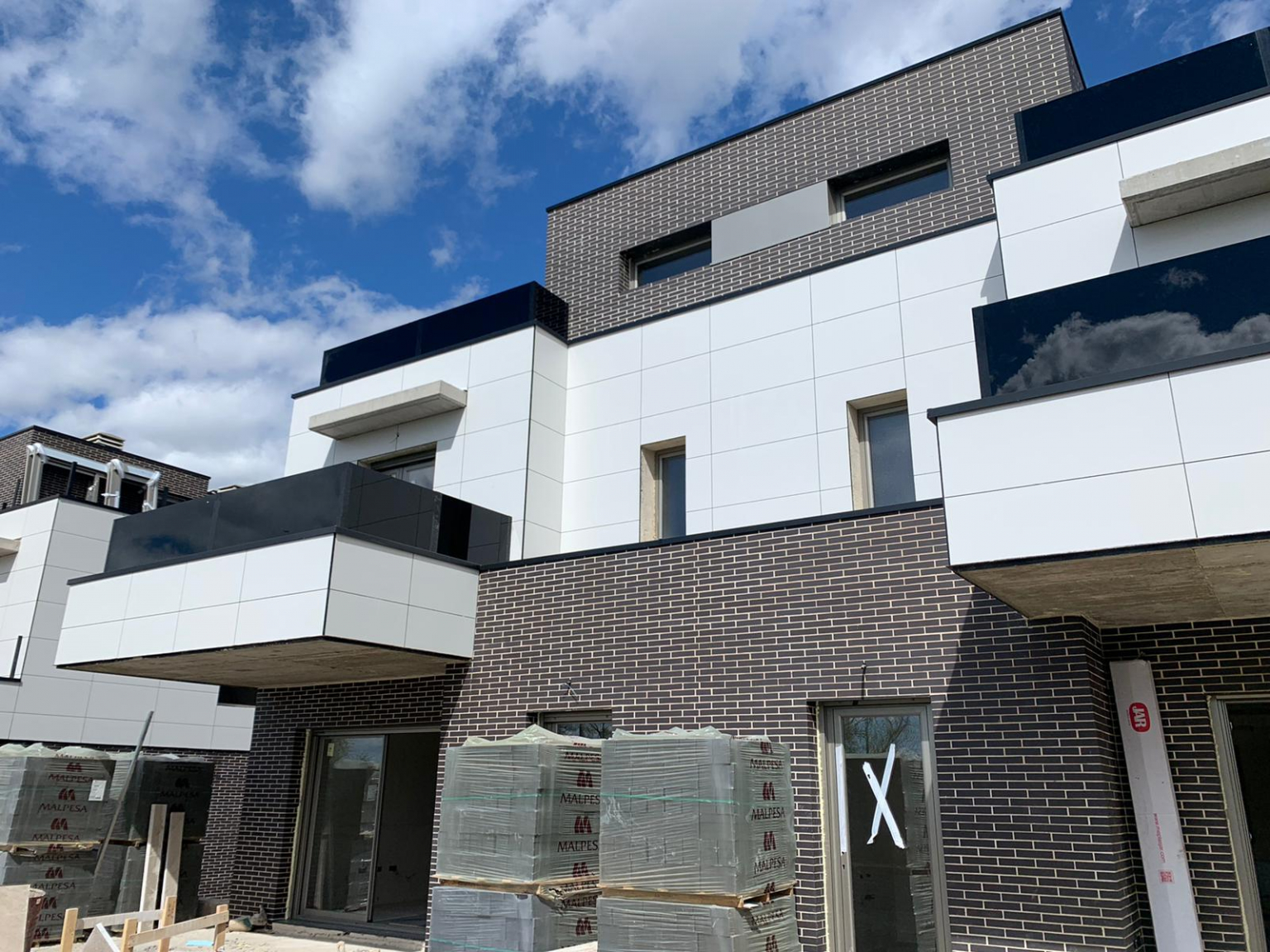 Ejecución de las fachadas a buen ritmo en C/ Siete picos - Sasolar 2020 ...